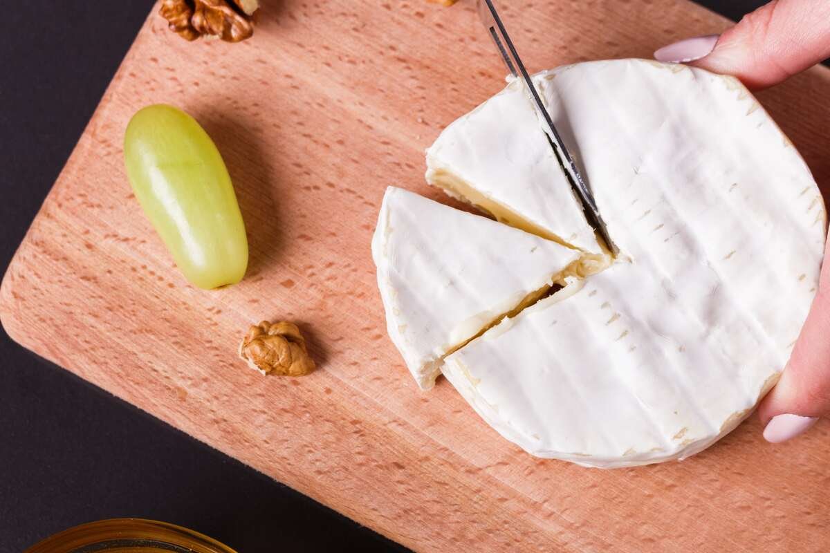 Iš 5 litrų pirktinio pieno – beveik 800g tikro, kvapnaus sūrio ...